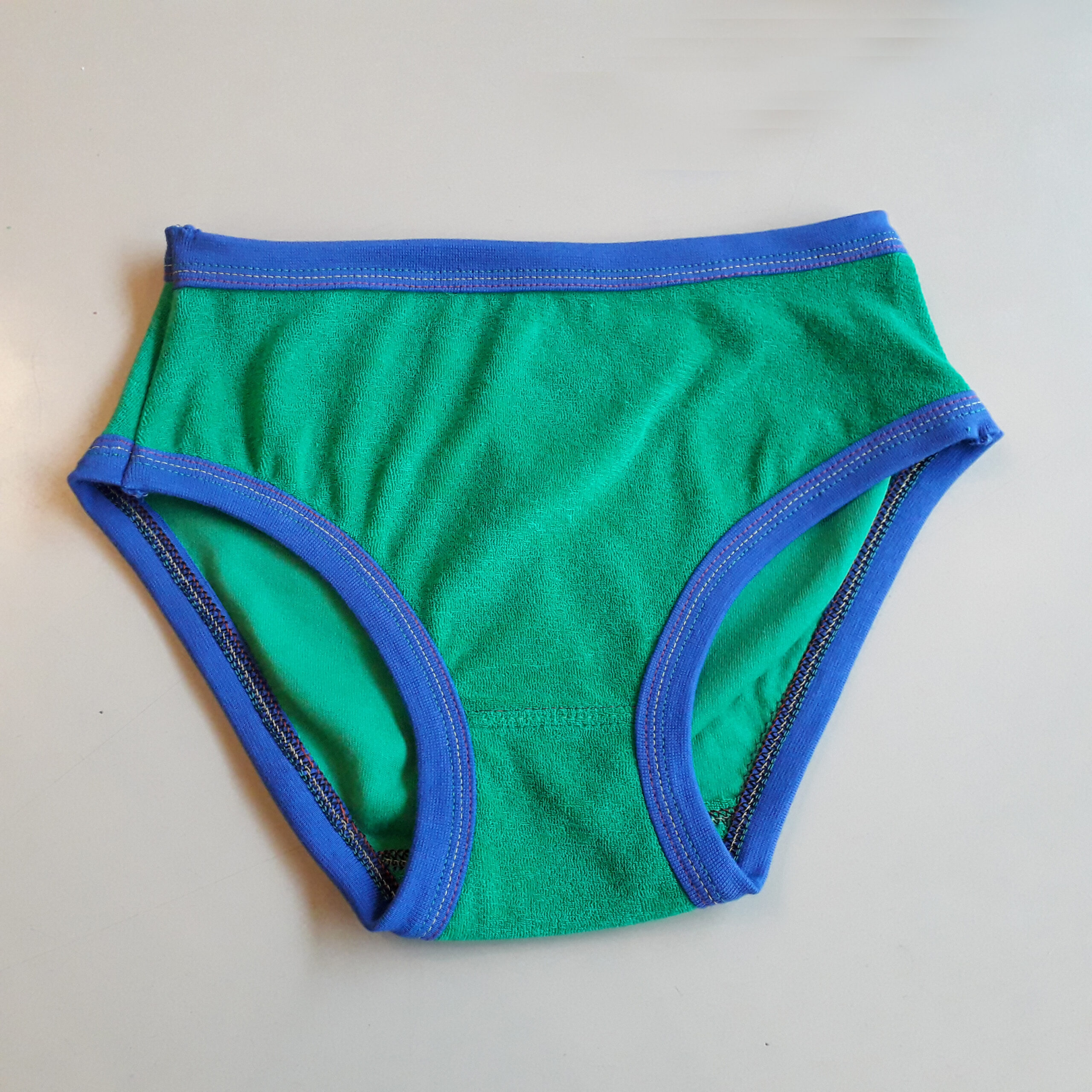 Retro sponzen onderbroek, op maat gemaakt op ambachtelijke wijze… groen ... Retro sponzen onderbroek, op maat gemaakt op ambachtelijke wijze… groen ...